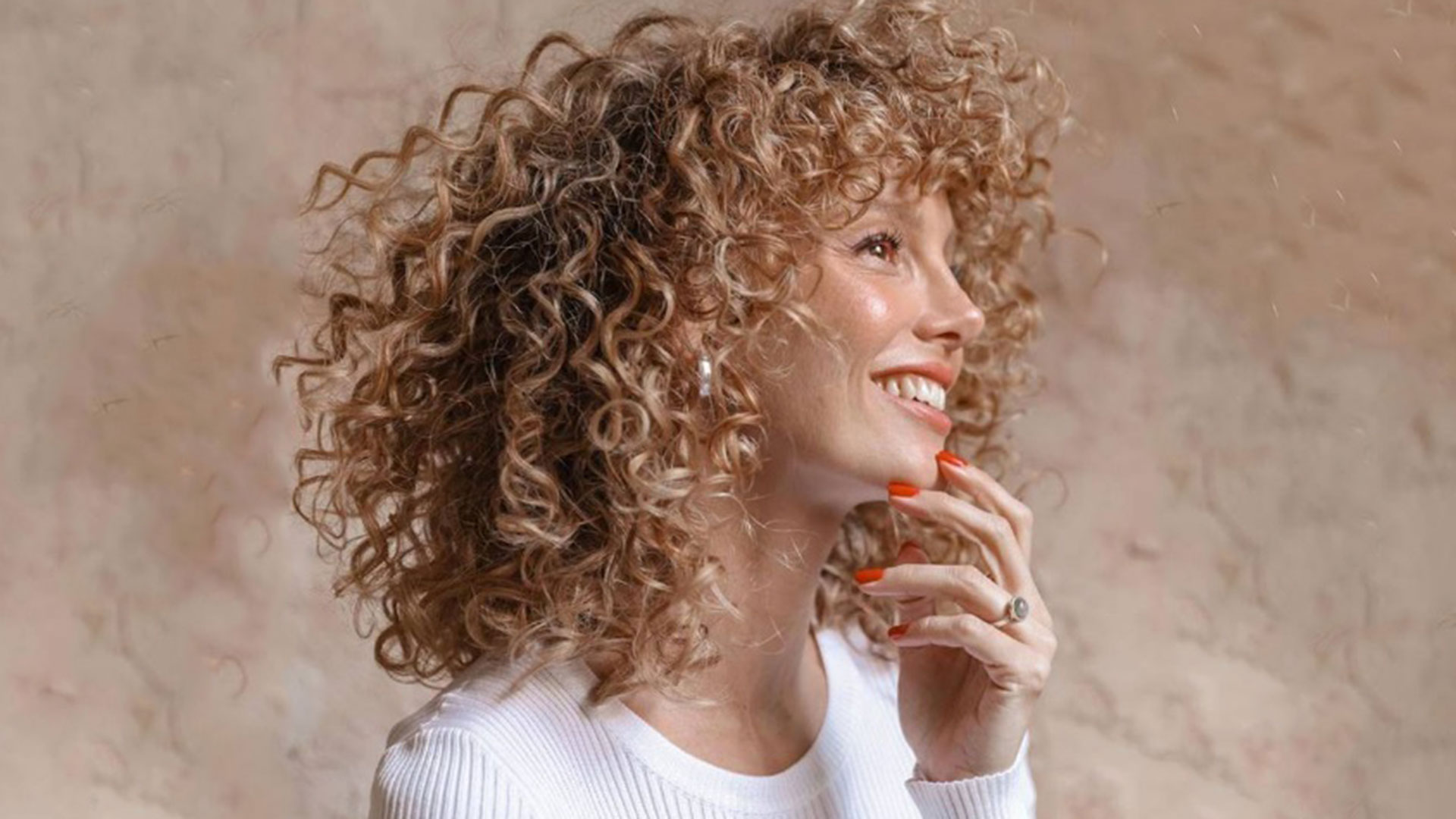 Logra una melena perfectamente ondulada en casa: descubre cómo hacer ...